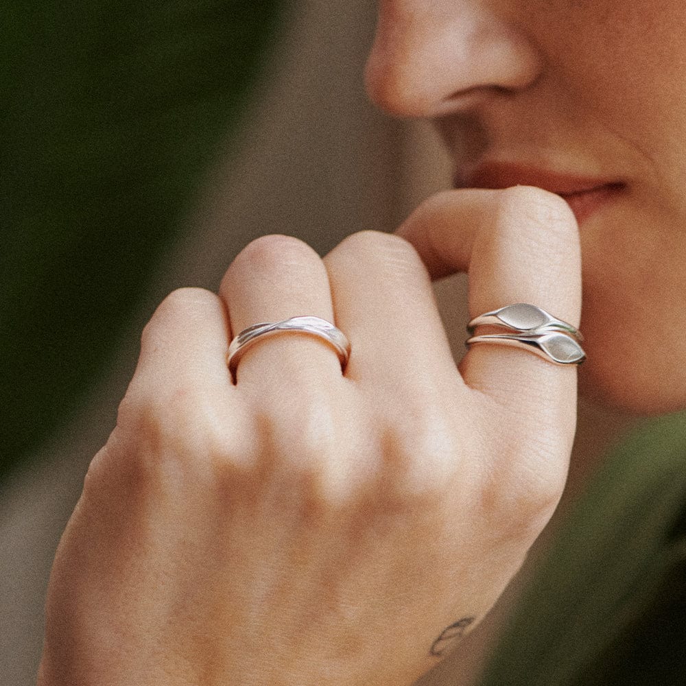 Estée Lalonde Wavy Stacking Ring Sterling Silver – Daisy London