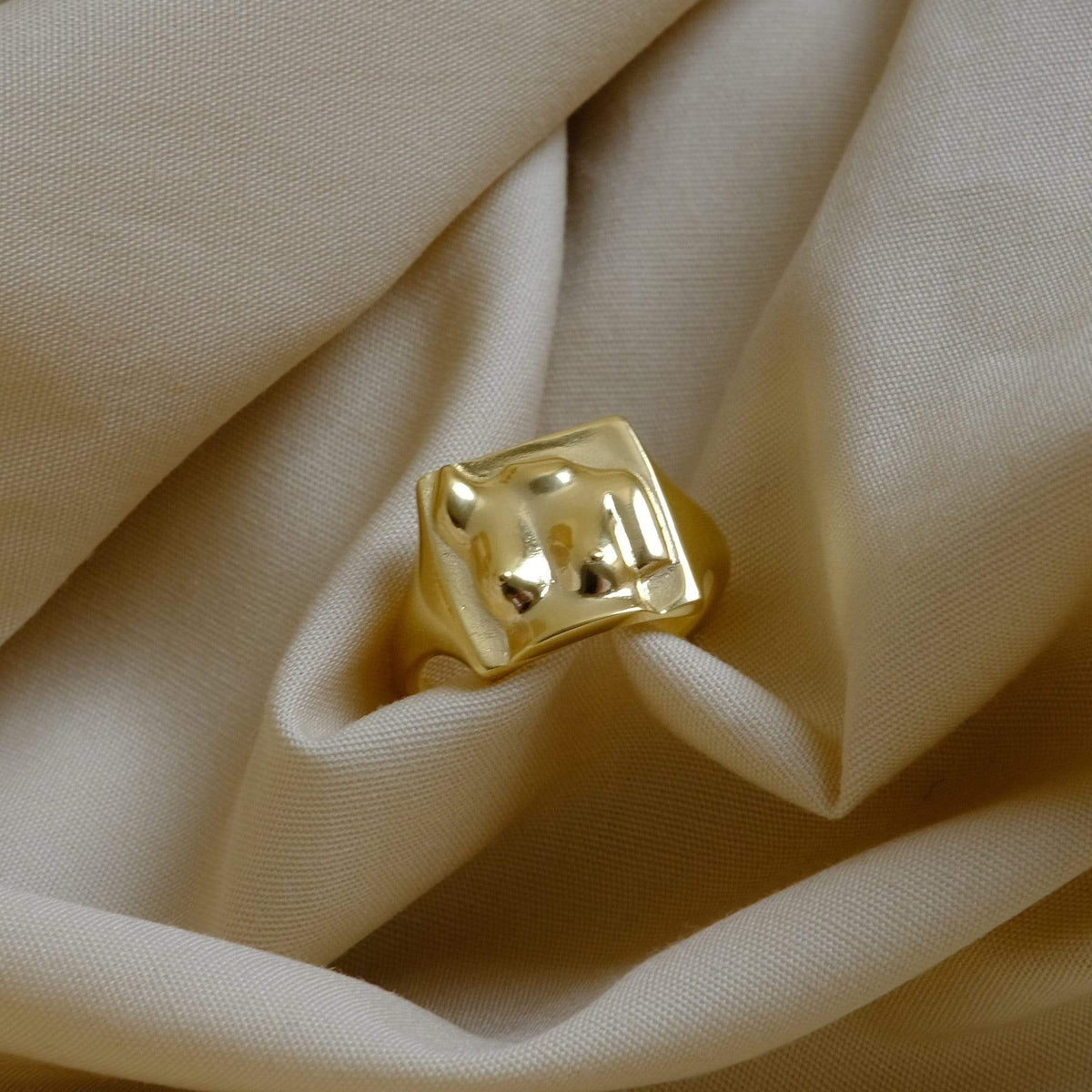 Maia Ring 18ct Gold Plate – Daisy London