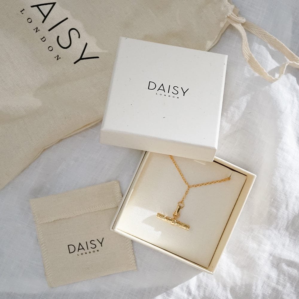 Signature – Daisy London